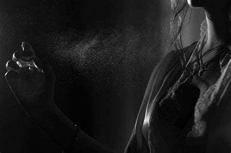 TIPS AND TRICKS FOR APPLYING THE PERFUME