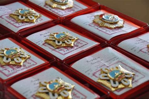 НЭР БҮХИЙ ХҮМҮҮСИЙН ХӨДӨЛМӨР БҮТЭЭЛИЙГ НЬ ҮНЭЛЖ ТӨРИЙН ДЭЭД ОДОН МЕДАЛИАР ШАГНАВ