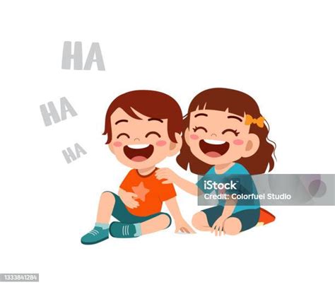 귀여운 어린 소년은 친구와 함께 웃음 안기에 대한 스톡 벡터 아트 및 기타 이미지 안기 아기 감정 Istock