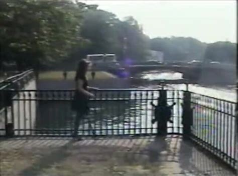 Woman On Peg Leg Old Video Türkçe