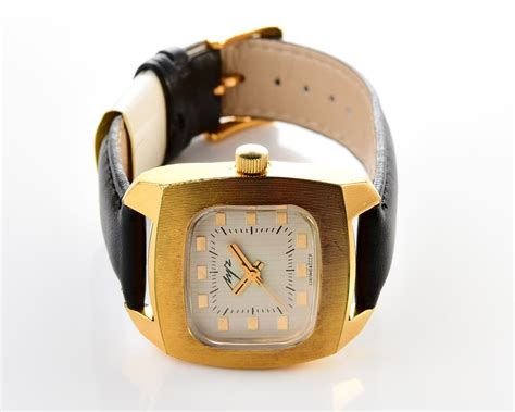 Luch Massive Soviet Gold Plated Vintage Wrist Watch