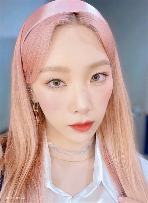 Taeyeon ♡ 태연 Peinado Con Diadema Belleza Coreana Cabello