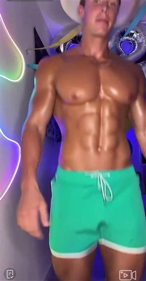 Muscular Oiled Himbo Bouncing His Perfect Pecs ThisVid