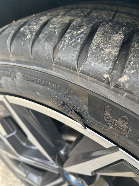 타이어 옆면 연석 긁힘 벗겨짐 교체 지식in