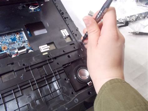 تعویض Lcd توشیبا مدل I Qosmio X305 Q704 ایران سرویس