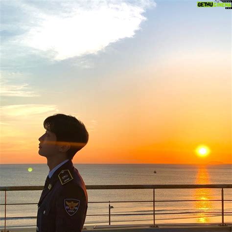 Jung Jin Young Instagram 타이밍 뭐지 진영 경찰수업 Gethu Cinema