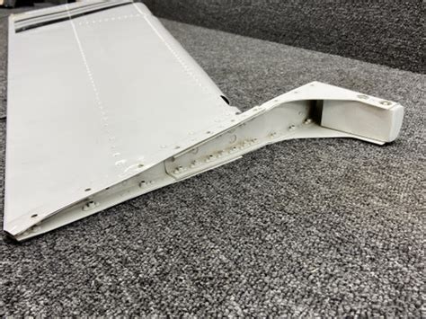 1231001 13 Use 1231001 19 Cessna R182 Rudder Assembly Minus Cap Minor Dent