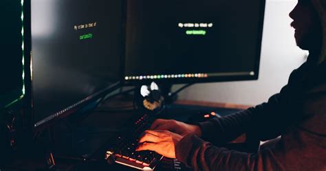 Mengenal Hacker Dan Perbedaannya Dengan Cracker