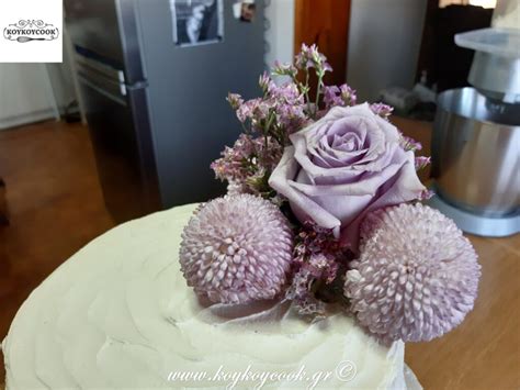 ΝΥΦΙΚΗ ΤΟΥΡΤΑ ΜΕ ΒΟΥΤΥΡΟΚΡΕΜΑ ΛΕΥΚΗΣ ΣΟΚΟΛΑΤΑΣ ΚΑΙ ΦΡΕΣΚΑ ΛΟΥΛΟΥΔΙΑ Koykoycook