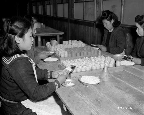 真珠工場で働く女性たち 昭和館デジタルアーカイブ