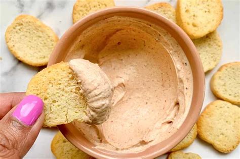 The 2 Ingredient Sour Cream Dip I Make Every Fourth Of July It Takes
