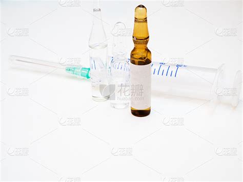 三种不同的安瓿含有药物和疫苗