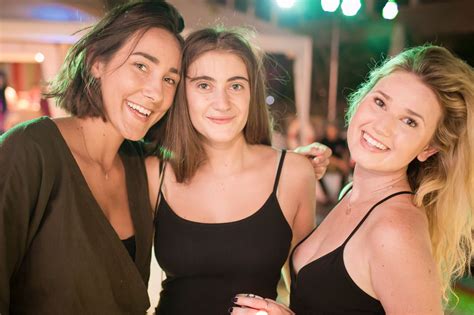 Pin On Pictures Pool Parties