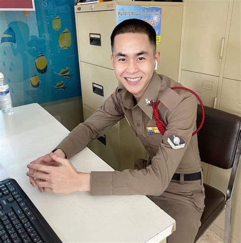 แฟนตำรวจของไทย แฟนนายสิบทุกรุ่น ยิ้มสดใส 😍 Facebook