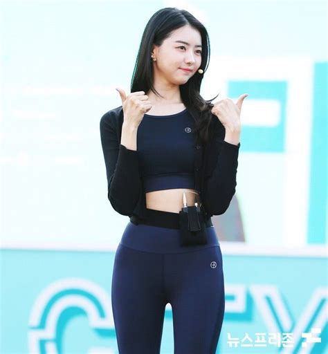 전 프리스틴 임나영 레깅스 몸매 근황 Talent Idol Celebrities Fashion Moda Celebs