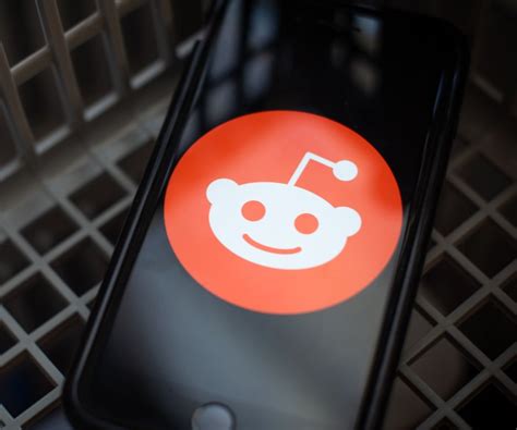 Reddit Demanda A Perplexity Y A Otras Tres Compañías Por Presunto Robo