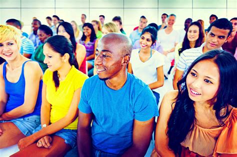 크라우드 힐튼되기 축하하는 분위기에서 다양한 민족별 컨셉입니다 2015년에 대한 스톡 사진 및 기타 이미지 2015년 강당 공동체 Istock