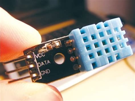 Arduino气象站程序 利用DHT 测量温度和湿度 并在LCD 屏幕上显示这些值 Arduino