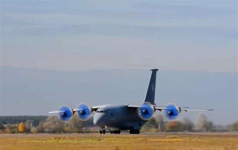 "Антонов" продемонстрировал полет Ан-70 нового типа