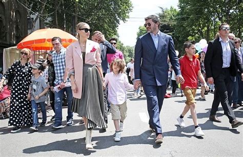 როგორ გამოიყურებოდა ორსული ანუკი არეშიძე 26 მაისის ღონისძიებაზე