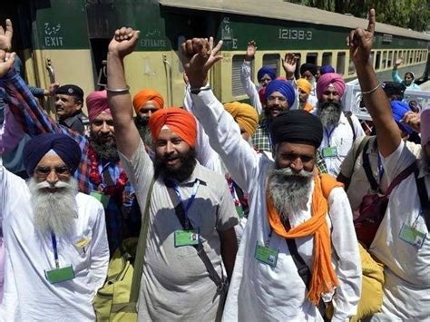 ورود هزاران سیک به پاکستان برای شرکت در جشنواره مذهبی بیساکهی عکس تسنیم