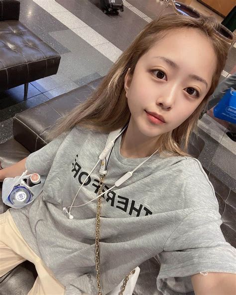 大木美里亜（みりちゃむ）さんのインスタグラム写真 大木美里亜（みりちゃむ）instagram「すっぴんっ🫠 飛行機とか新幹線乗る時は