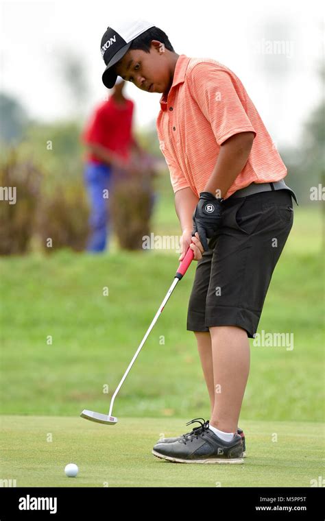 Danau Ukm Bangi February 11 Iyad Ilham Putts On The 5th Green