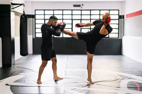 Kickboxen Training Bilder Und Stockfotos Istock