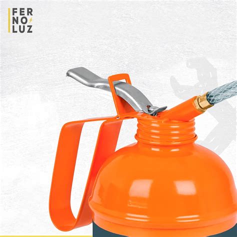 Aceitera Manual Truper Metálica Con Aplicador Flexible 180ml Just