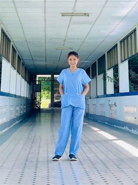 သူမရဲ့ ရင်နှစ်သည်းချာ ရင်သွေးလေးနဲ့ ပတ်သက်တဲ့ အဖြစ်မှန်တစ်ခုကို ပြောပြလာတဲ့ ဒေါက်တာမြဝတ်ရည