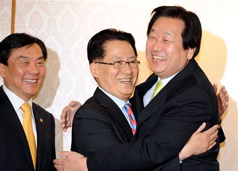 포옹 문화일보 Munhwa