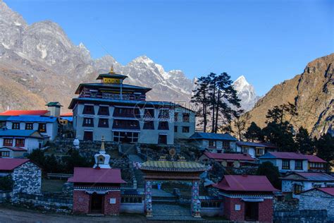 在尼泊尔喜马拉雅山徒步旅行高清图片下载 正版图片505673624 摄图网