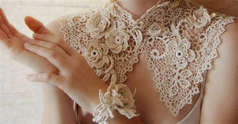 Купить или заказать Воротничок и браслет Драгоценная Роза в интернет магазине на Ярмарке