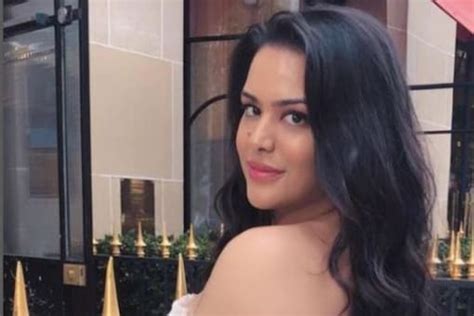 Sanjay Dutts Daughter Trishala Dutt Flaunts Stretch Marks In Social