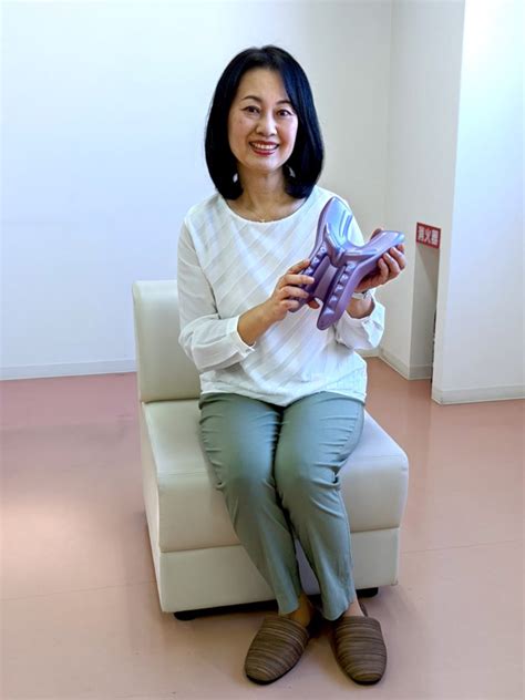 50代 女性 ミセスモデル 健康整体マッサージ器具の撮影！ 株式会社ステージ 40代〜80代、ミドル・シニアタレントモデル女優俳優の芸能事務所