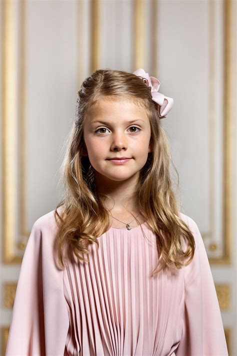 Prinzessin Estelle Die Bilder Ihrer Süßesten Looks Galade