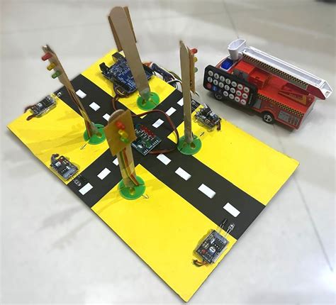 Automatic Traffic Light System With Emergency Vehicle Detection Sr