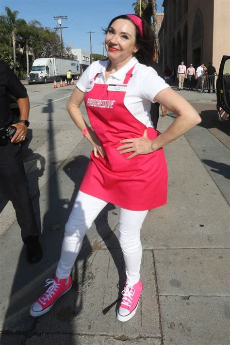 Flo From Progressive Net Worth Stephanie Courtney Famous People Today