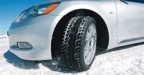 눈길 움켜쥐는 말랑말랑 잔주름겨울용 자동차 타이어의 비밀