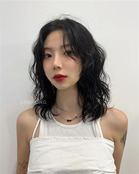 ヘア에 있는 ふく あゆ님의 핀 짧은 곱슬머리 히피 머리 미듐 헤어스타일