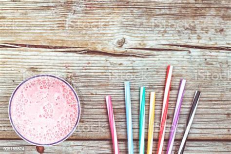 요구르트와 딸기 흔들입니다 건강 한 먹는입니다 건강에 좋은 음식 0명에 대한 스톡 사진 및 기타 이미지 0명 건강한 생활방식 건강한 식생활 Istock