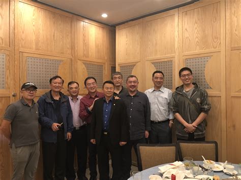 Mike Gao On Twitter 除吾尔开希的公子外，照片中都是多年追求民主自由的老友。可才几个月，一个含冤被害，一个自称投共曲线救国。