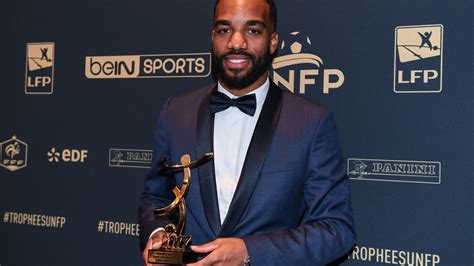 Mercato Ol Alexandre Lacazette Annonce Son Départ Cet été