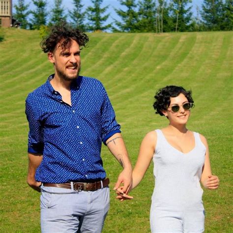 აი როგორ მღერის და უკრავს თინა მახარაძის შეყვარებული