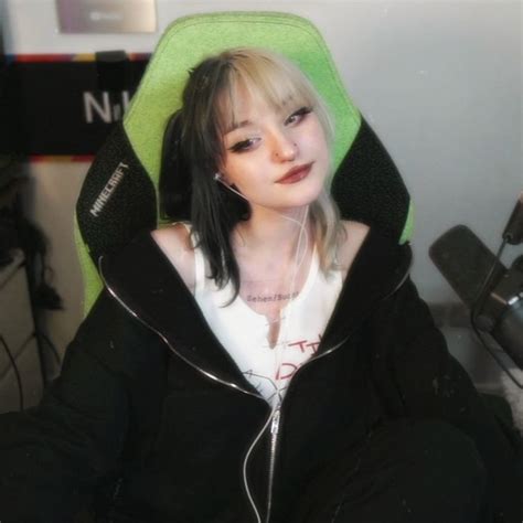 Pin By Ash On Streamers I Love I Love Girls Pretty People Maid Dress