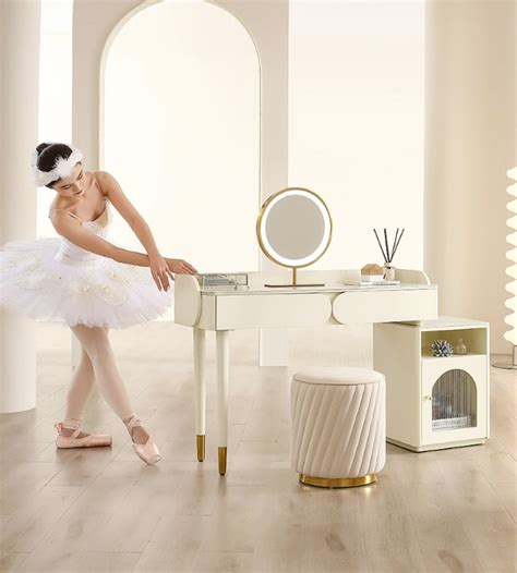 โต๊ะเครื่องแป้งดีไซร์เรียบหรู สไตล์มินิมอล