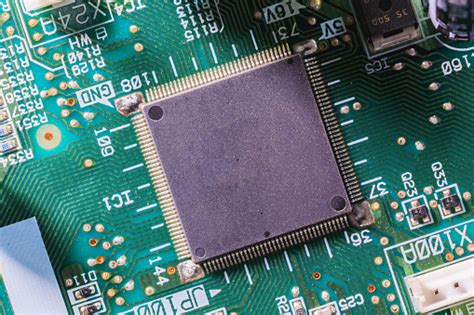 녹색 전자 회로 기판 또는 인쇄 회로 기판pcb 전자 부품에 컴퓨터 칩 했다 기술 개념입니다 0명에 대한 스톡 사진 및 기타 이미지 Istock