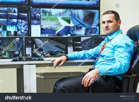 Security Guard Watching Video Monitoring Surveillance Foto Stock 278722805 Shutterstock