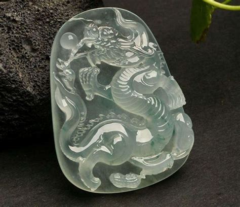 A货翡翠和b货翡翠具体鉴别方法 购买翡翠要看什么 冰种玻璃种翡翠手镯挂件a货 翡翠原石种水等级划分鉴定价格多少钱，国翠世家珠宝