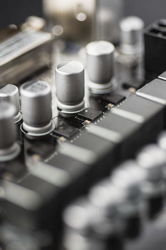 커패시터 닫습니다 컴퓨터 마더보드 배경입니다 인쇄 회로 보드입니다 0명에 대한 스톡 사진 및 기타 이미지 0명 Cpu 개념 Istock